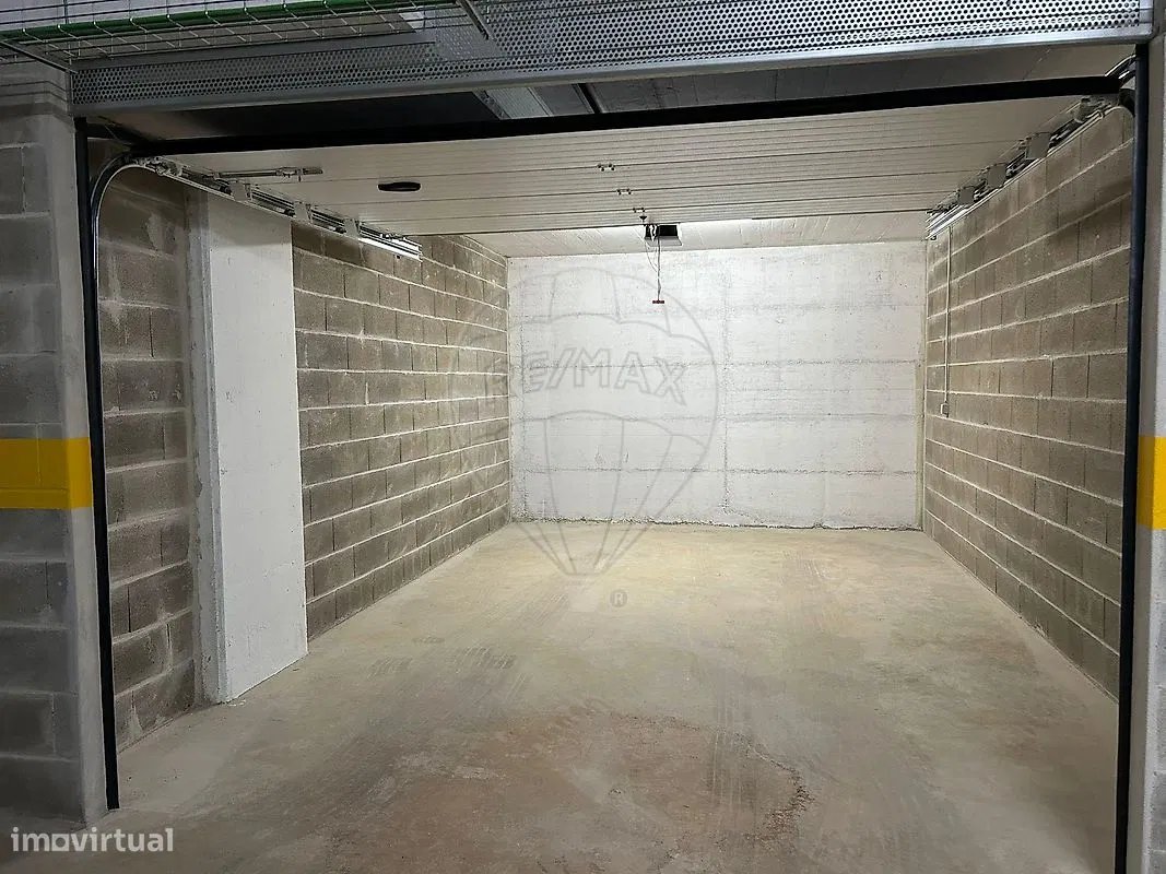 Faro, Portimão - Garage for rent - Properstar