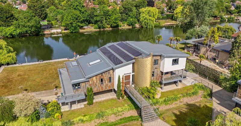 1 Detached house for Sale in Stanwell Moor | Properstar