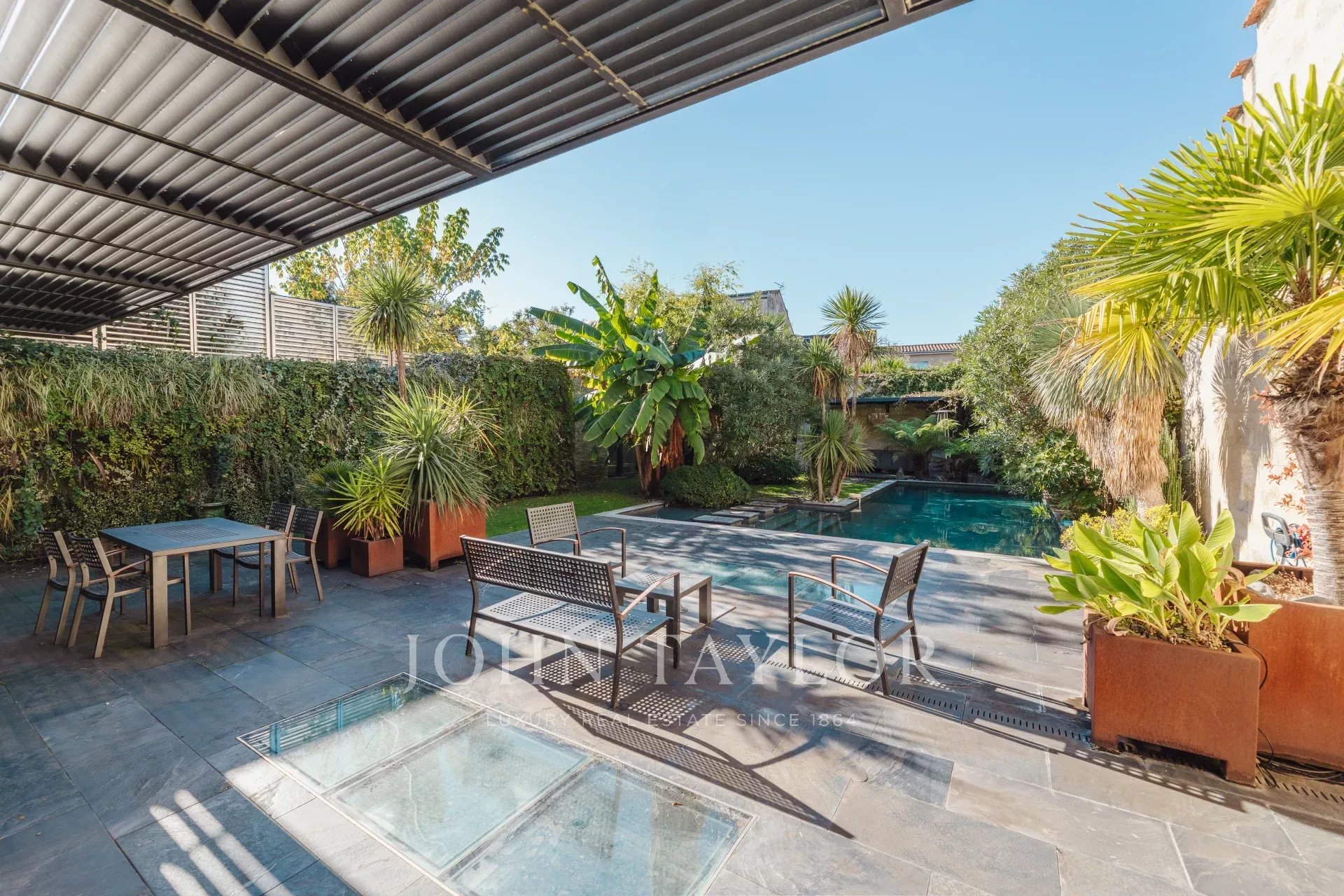 5-bedroom architect-designed contemporary loft house with garage and ...