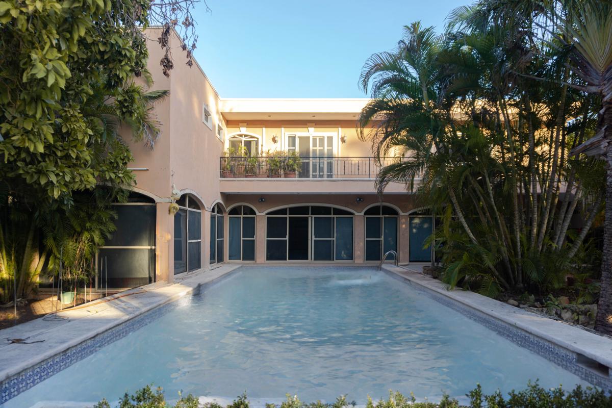 HOUSE FOR SALE COLONIA MEXICO NEAR P. DE MONTEJO, ESQUINA, IMMEDIATE ...