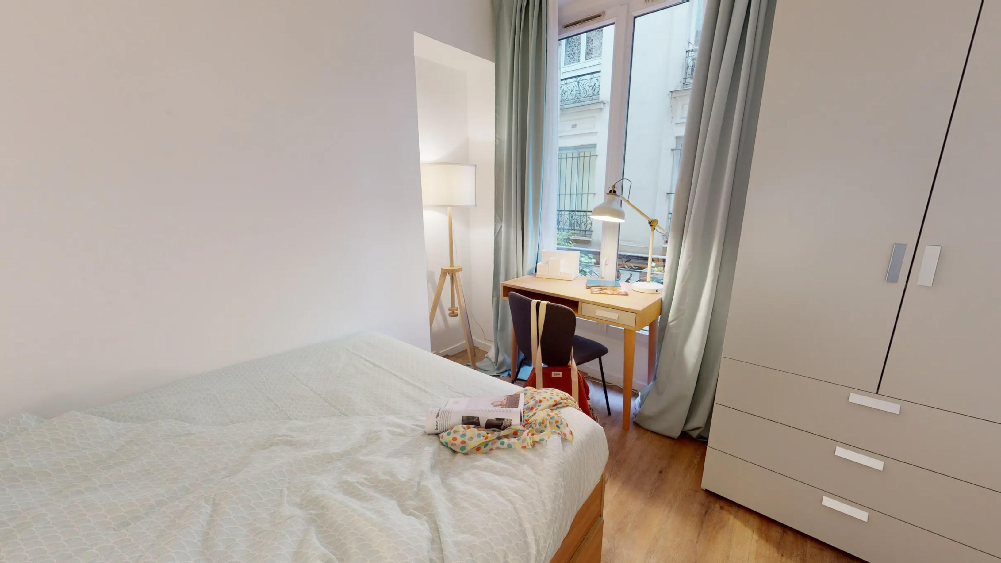 Boulevard Marguerite de Rochechouart, 75001 Paris - 4 beds cimer for ...