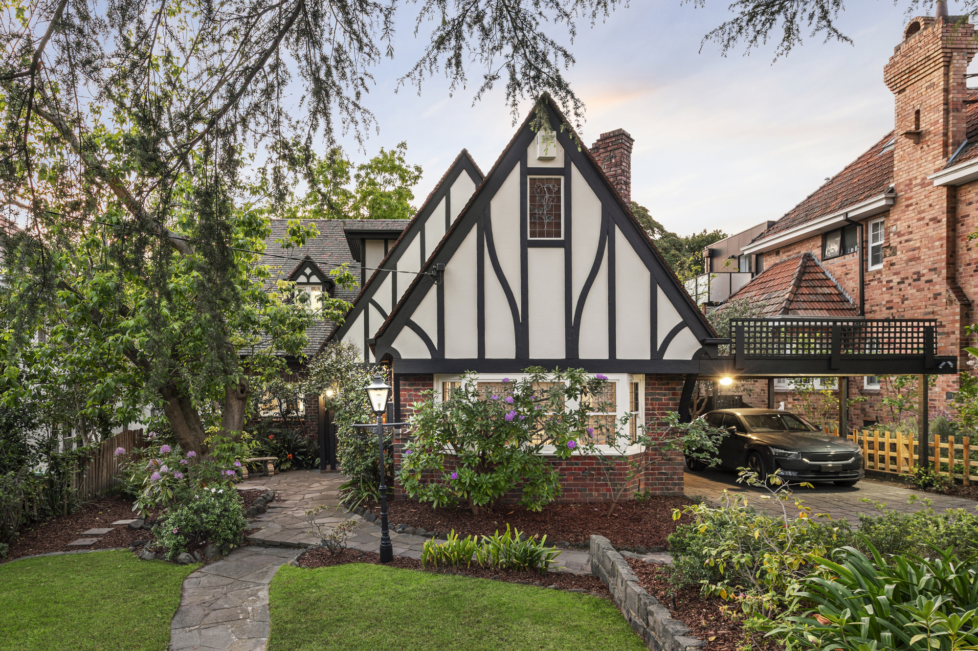 Elegancia clásica del período Tudor de Studley Park - 19 Howard Street ...