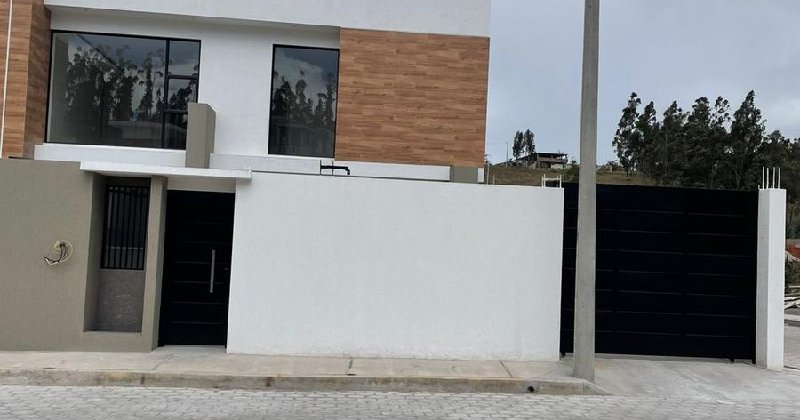 1 House with Garden for Sale in Guano | Properstar