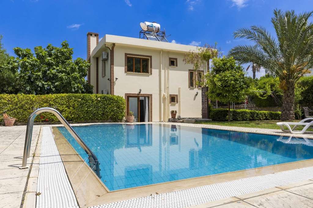 Girne (K.K.T.C.) - Vila for sale - Properstar