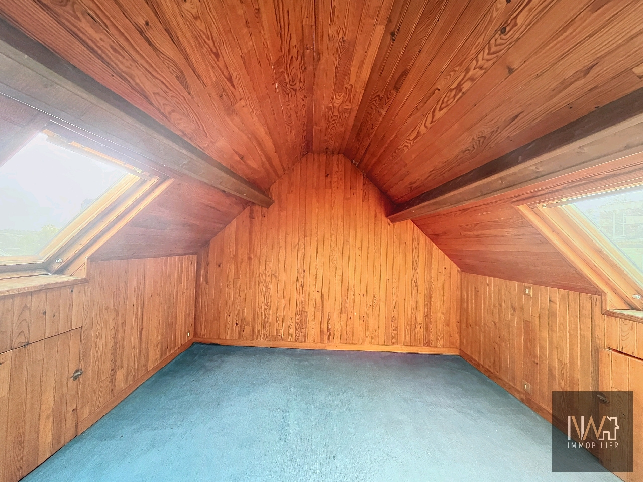 Ideal location! In the heart of the village, shops and the sea on foot ...