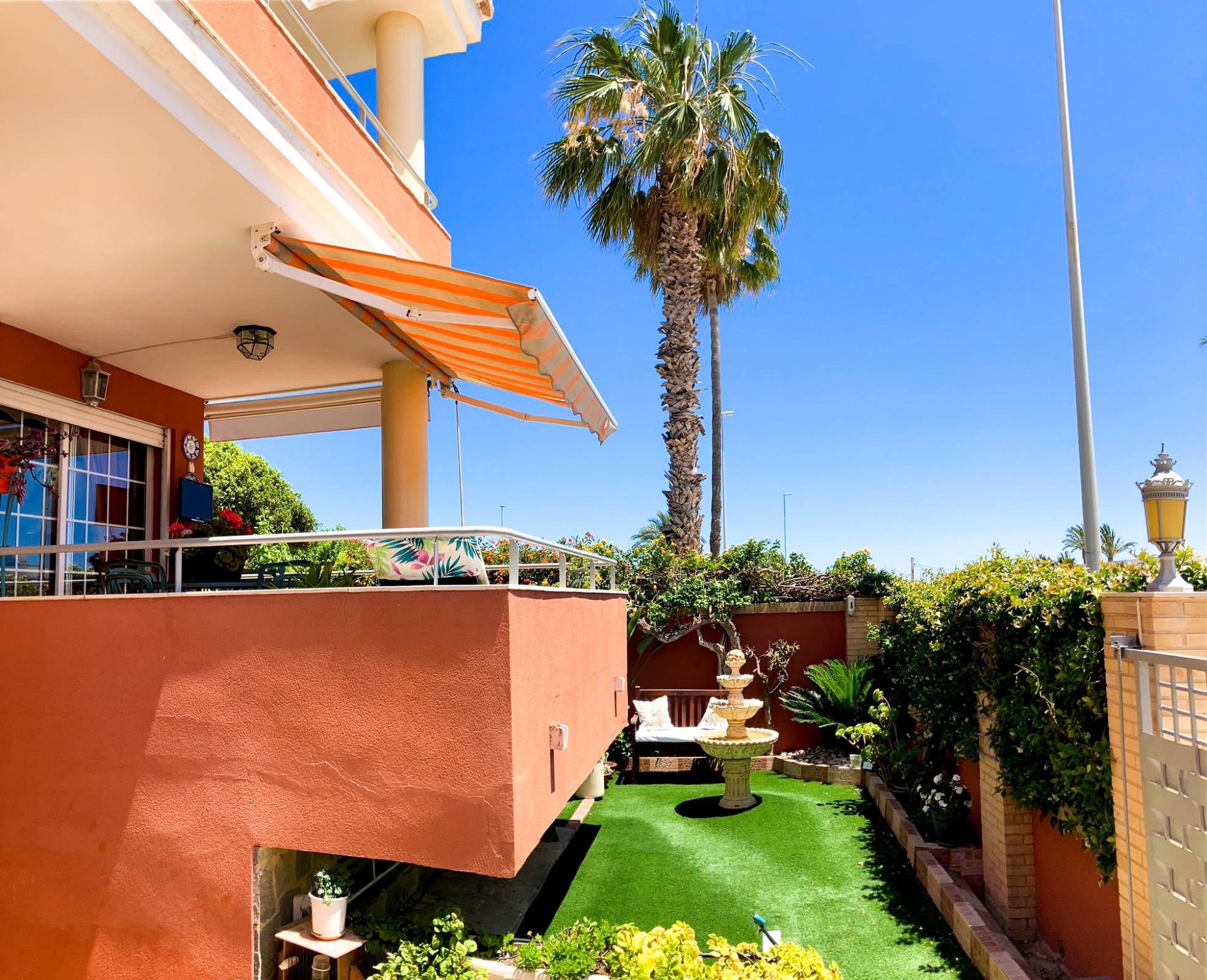 Idyllic villa in the marina of Canet. / HH Asesores, Inmobiliaria e n ...