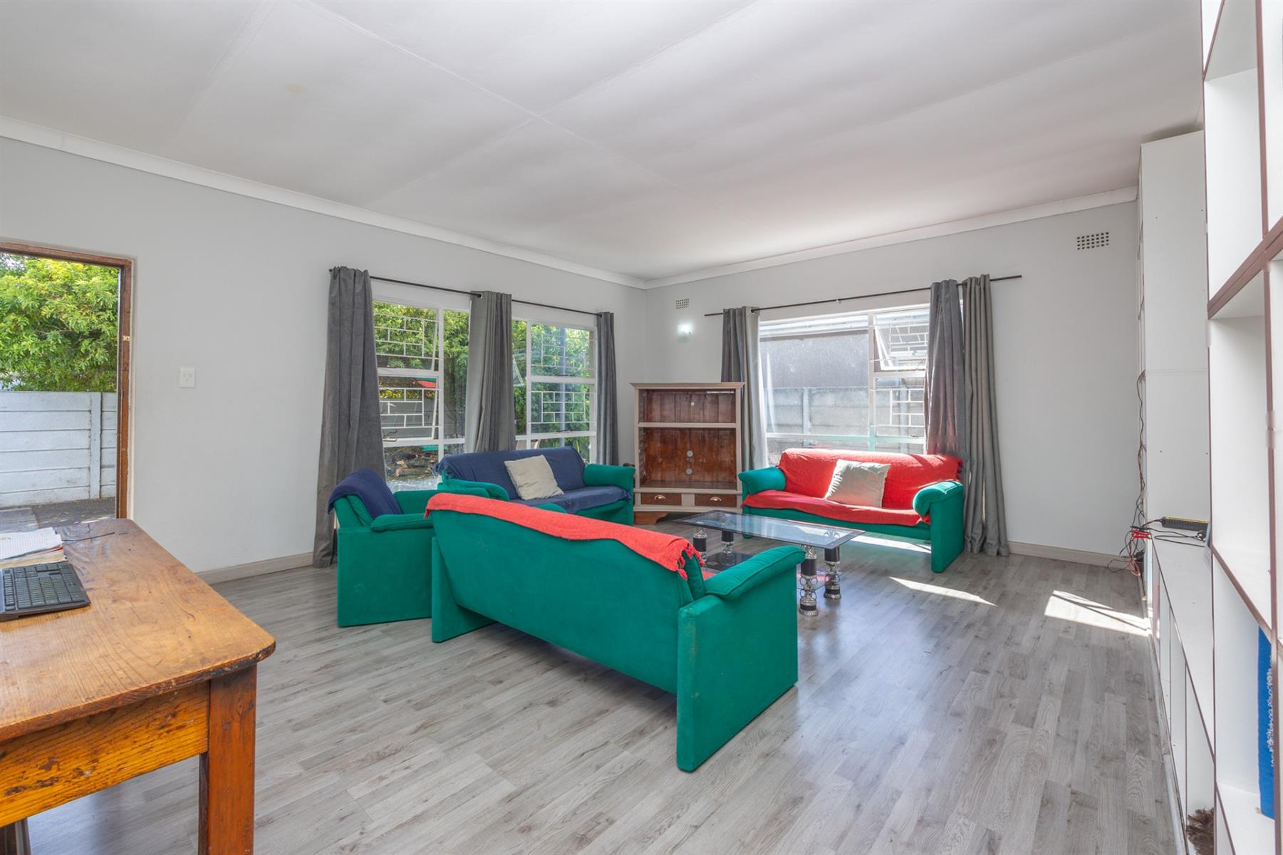 Maison spacieuse de 4 chambres avec un parking spacieux - Ajoutez votre ...