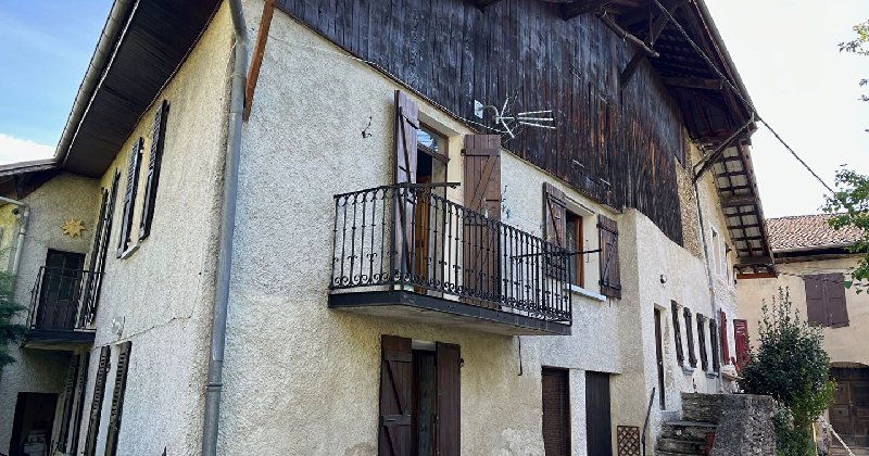 6 3+ slaapkamers-slaapkamer huis te koop in La Table | Properstar