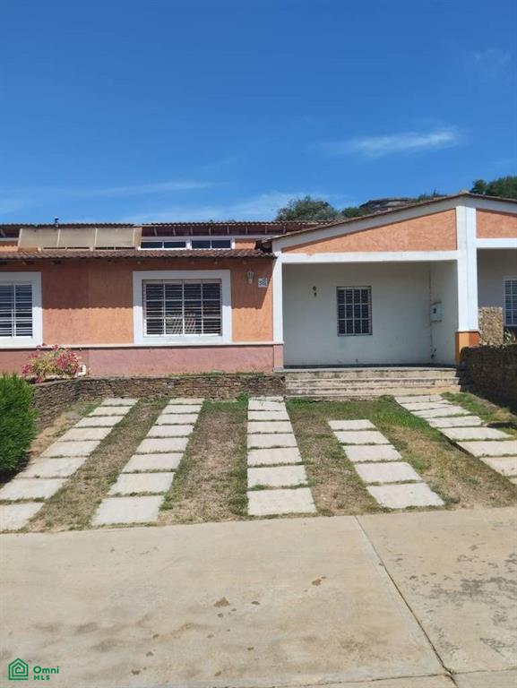 House in urbanization Los Testigos Isla de Margarita - altos de maneiro ...