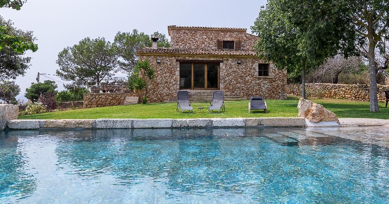 For sale beautiful finca with swimming pool and holiday rental licence ...