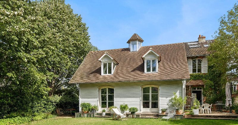 BAS DE CHATOU Charming family house with a plot of 800 - 78400 Chatou ...