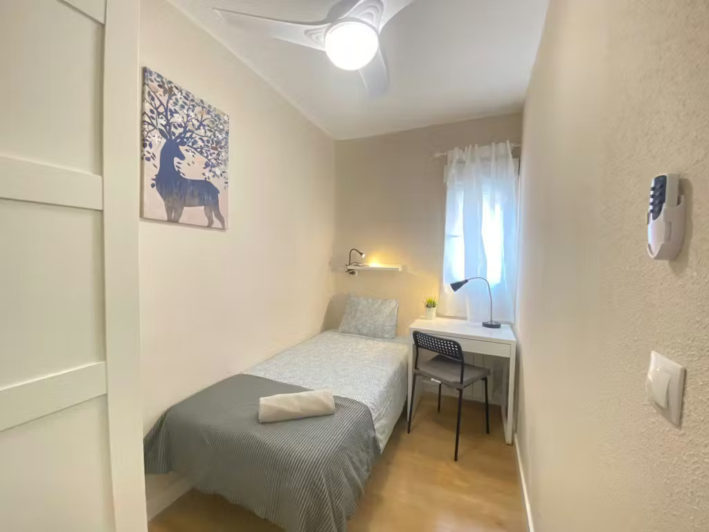 Calle de Pico de Alba, Madrid - Calle de Pico de Alba, 28053 Madrid - 1 ...