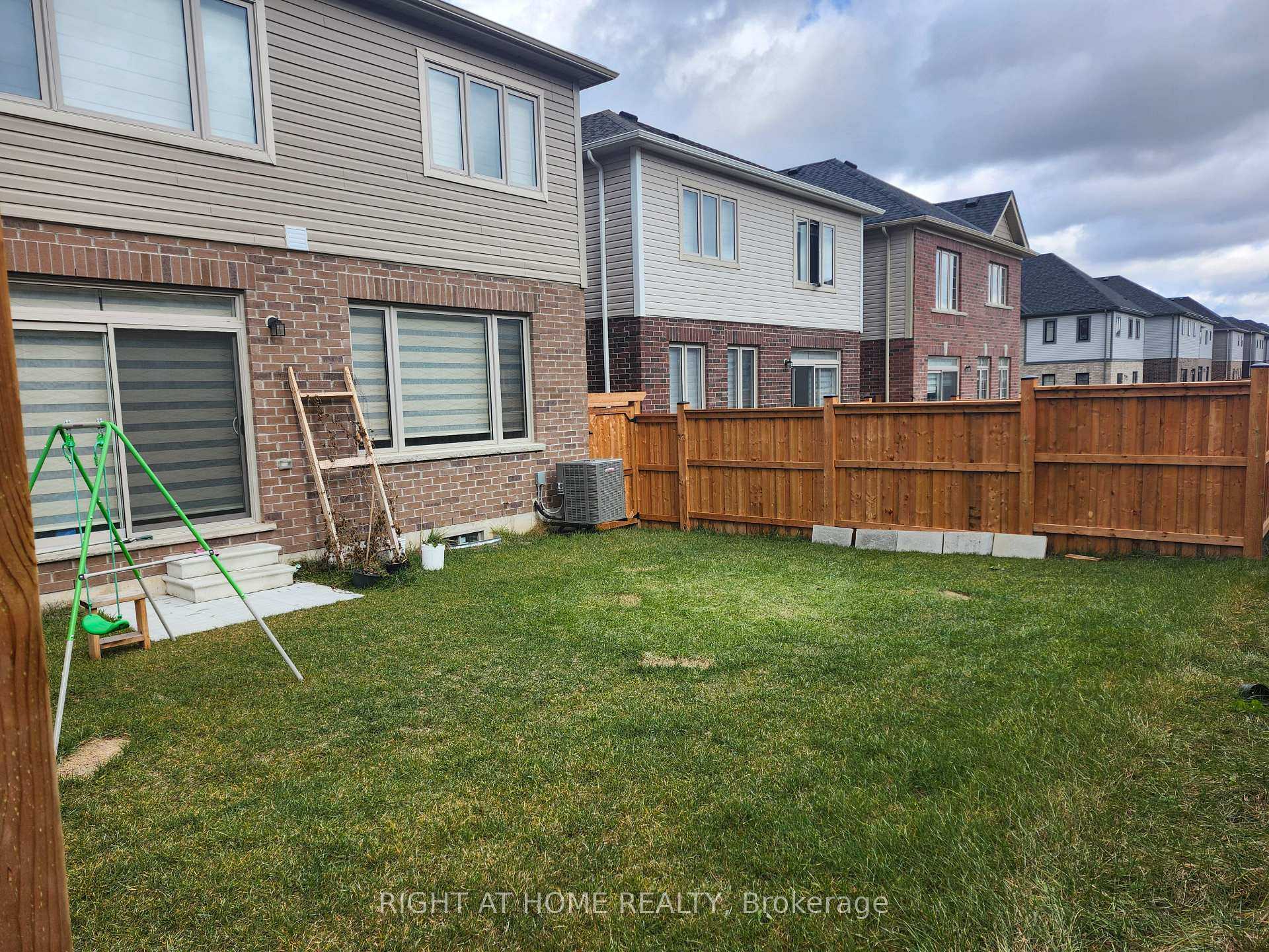 66 Georgina Street, N2R0S6 Kitchener - 5 beds detached house for rent ...