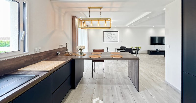 14740 Rosel - 5 beds house for sale - Properstar