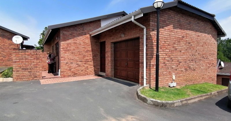 20 Townhouses for Sale in Ugu District Municipality | Properstar