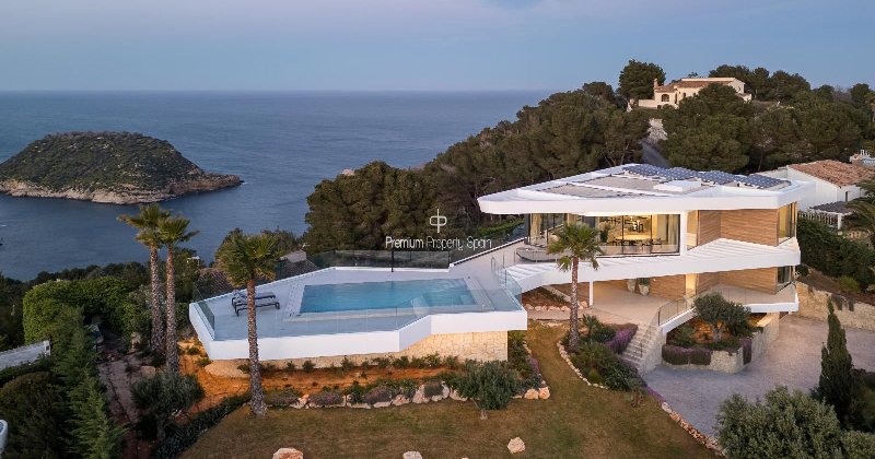 935 Luxury Houses for Sale in Xàbia | Properstar