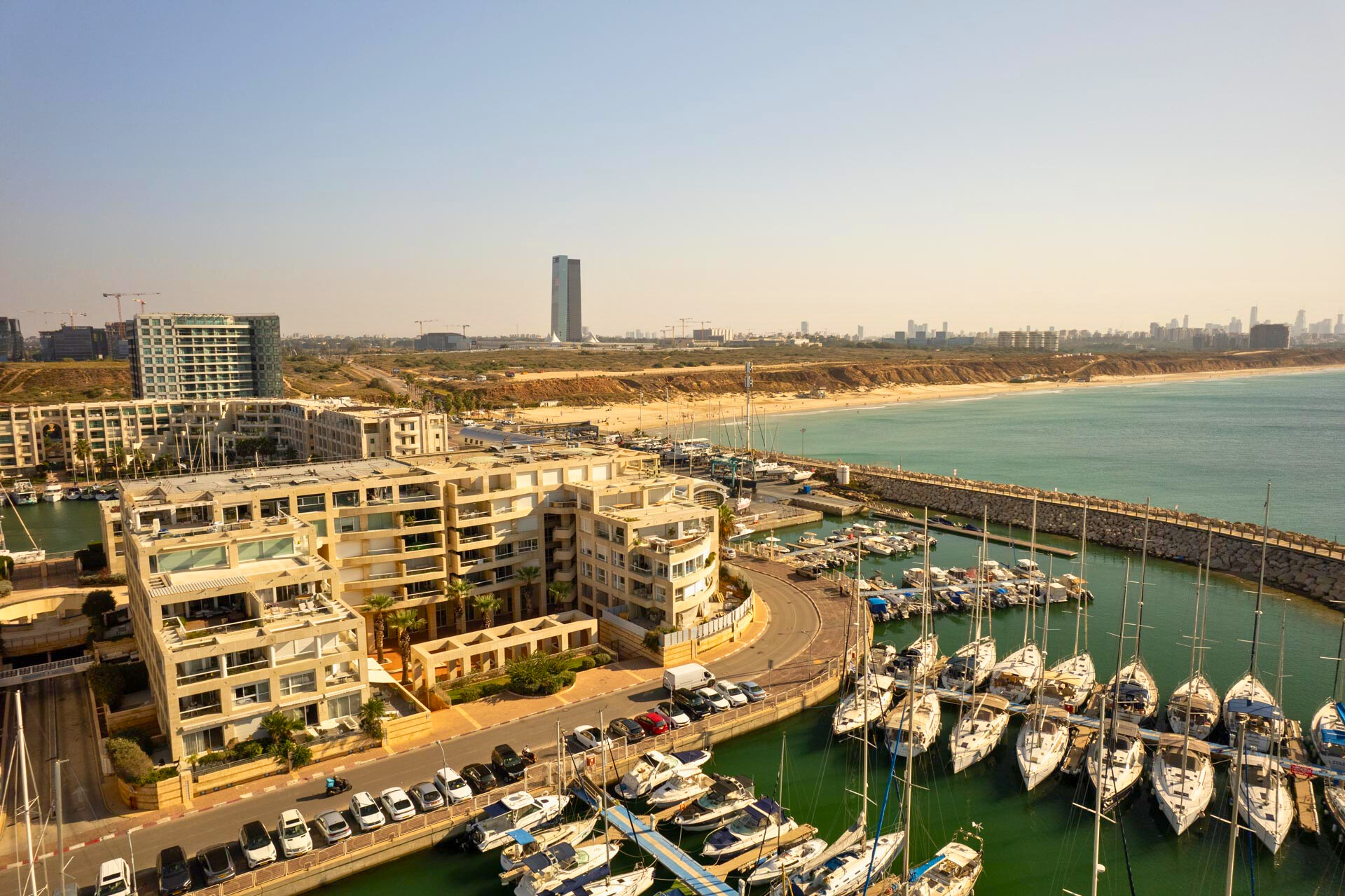 Rara oportunidad frente al mar en la exclusiva Marina Island de ...
