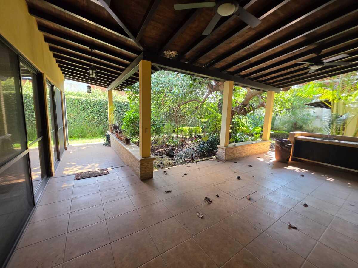 1 House with Garden for Sale in 60050 Uruapan | Properstar