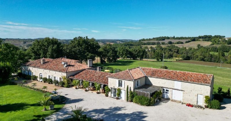 68 Homes with Garage for Sale in Condom | Properstar