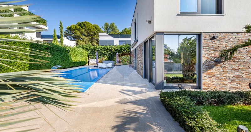 69 Apartments and Houses with Sea view for Sale in Valbandon | Properstar