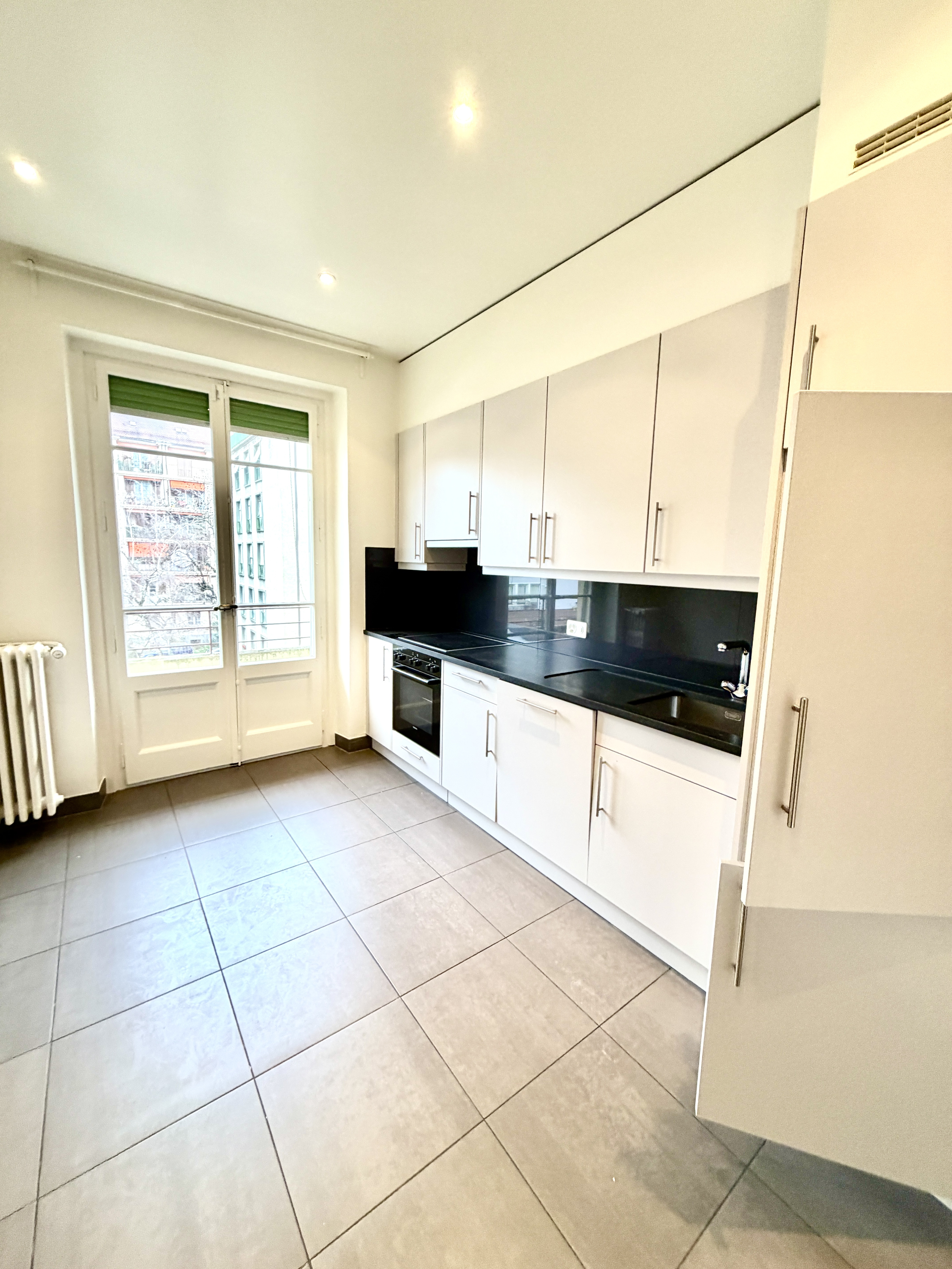 Prestigious 6.5 room apartment – Close to UN, near the lake - Avenue de ...