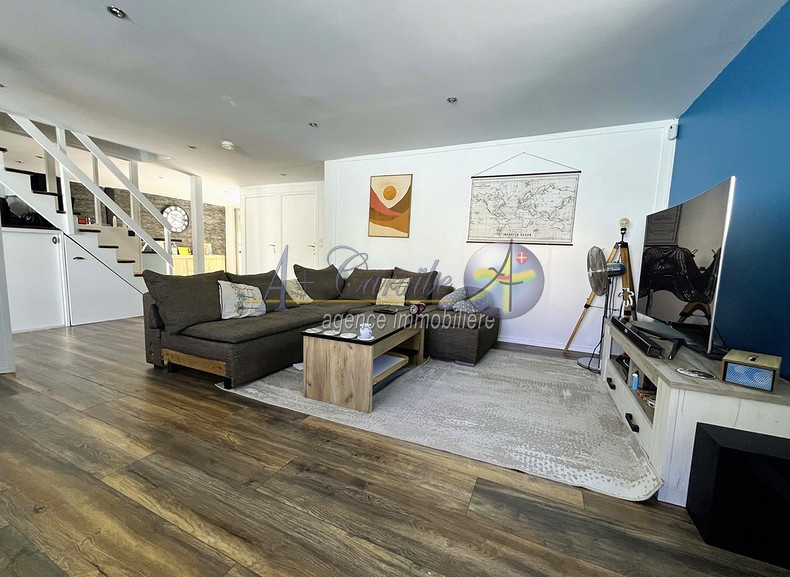 Detached house of type 4 rooms with swimming pool without vis-à-vis ...