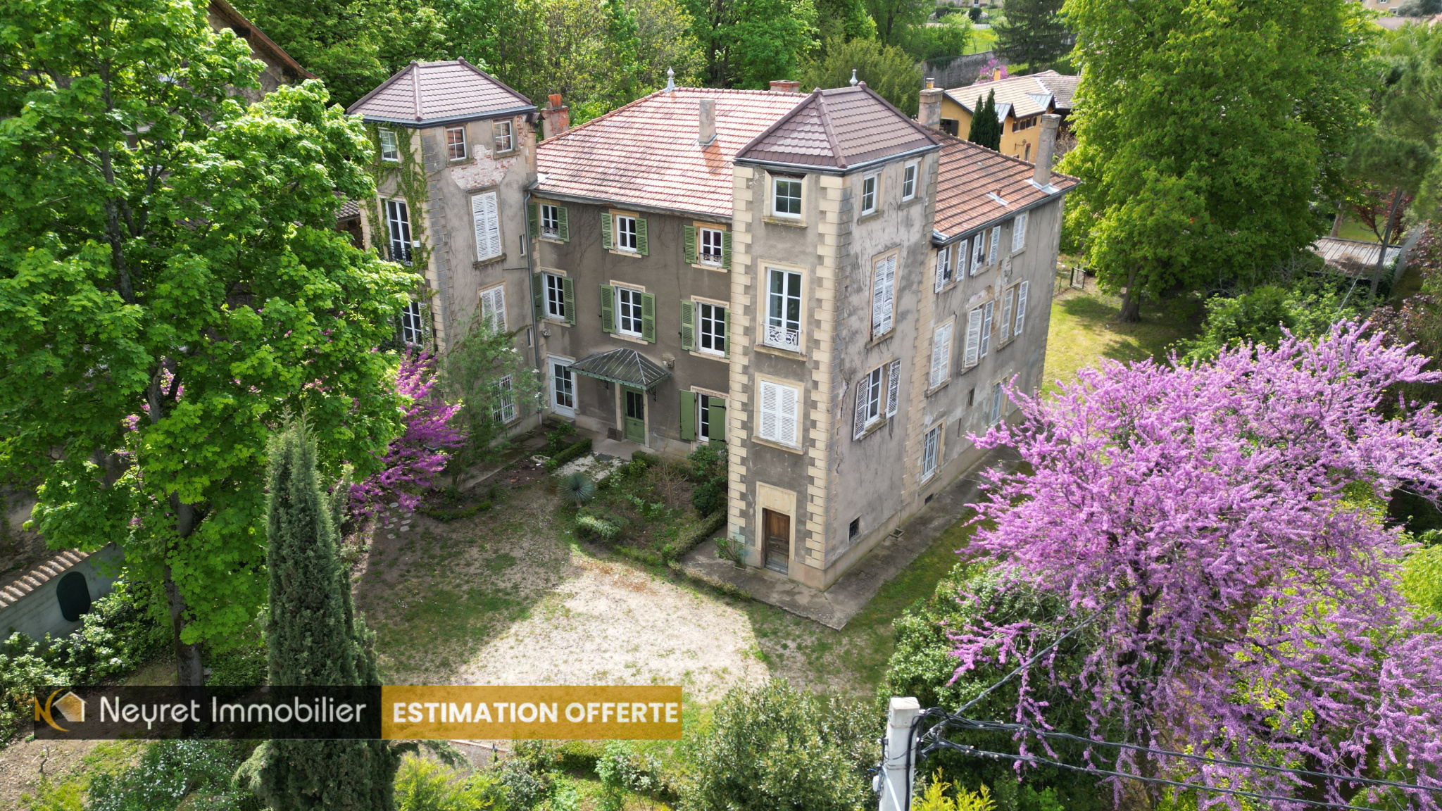 Vernaison Castle for Sale - 1 Listings | Properstar