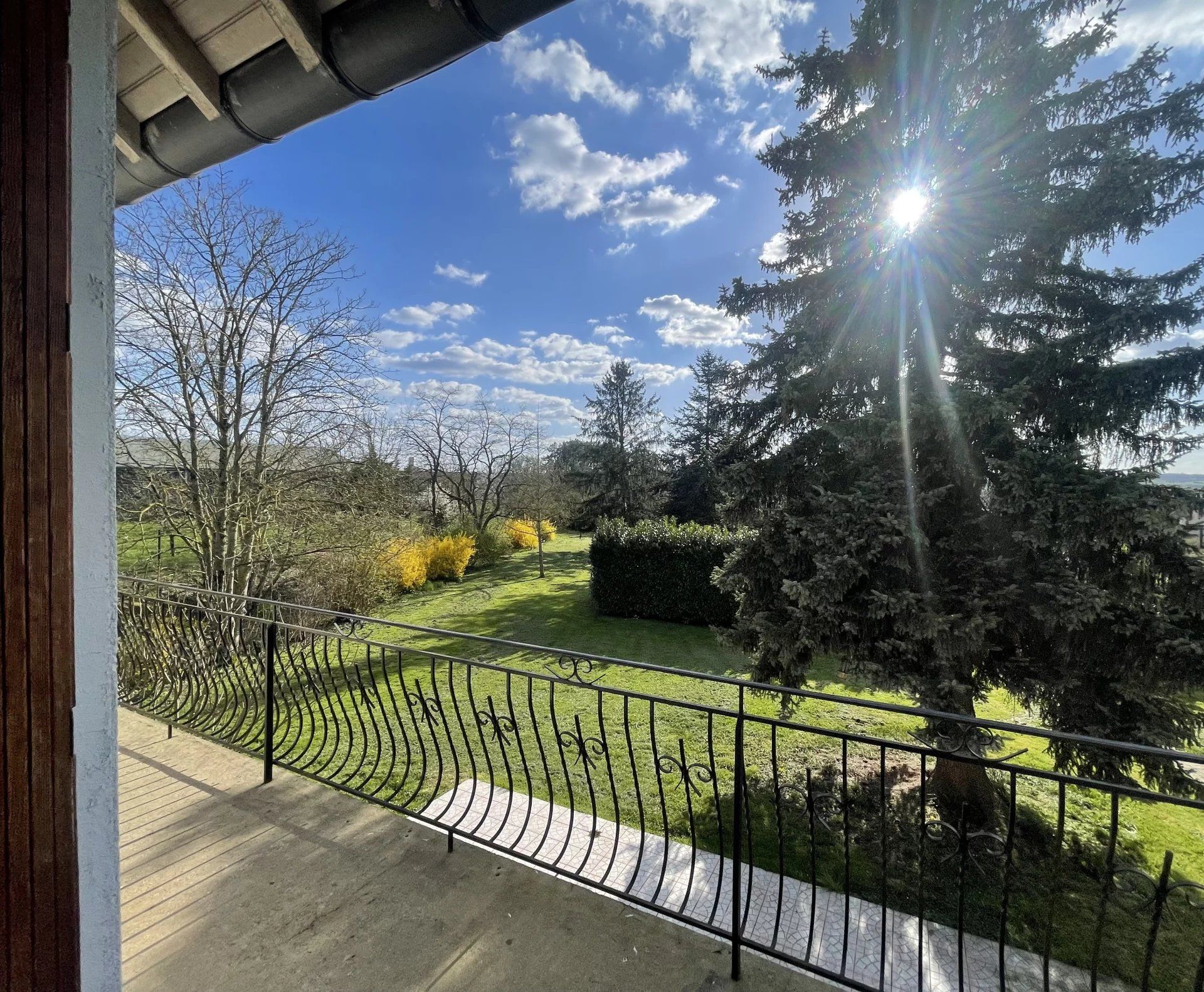 89144 LIGNY-LE-CHATEL - 6 beds house for sale - Properstar