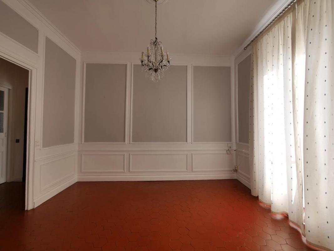 APARTMENT WITH CELLAR AND BALCONY - 2 beds apartment for rent - Properstar