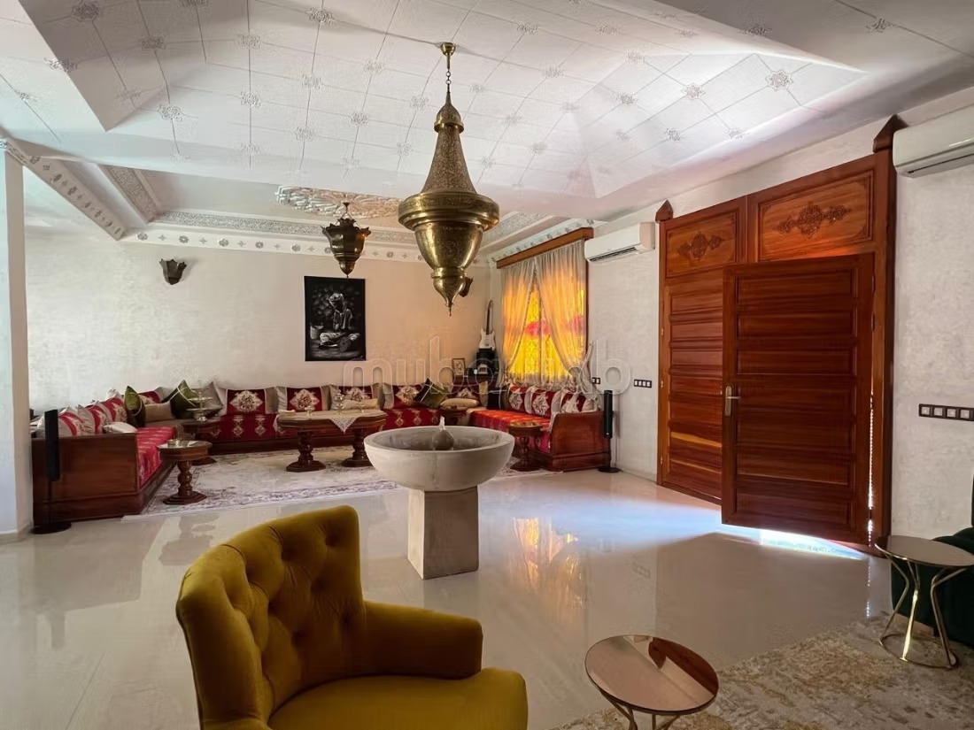 Magnifica villa di 450m² con piscina in affitto a Targa - Ménara ...