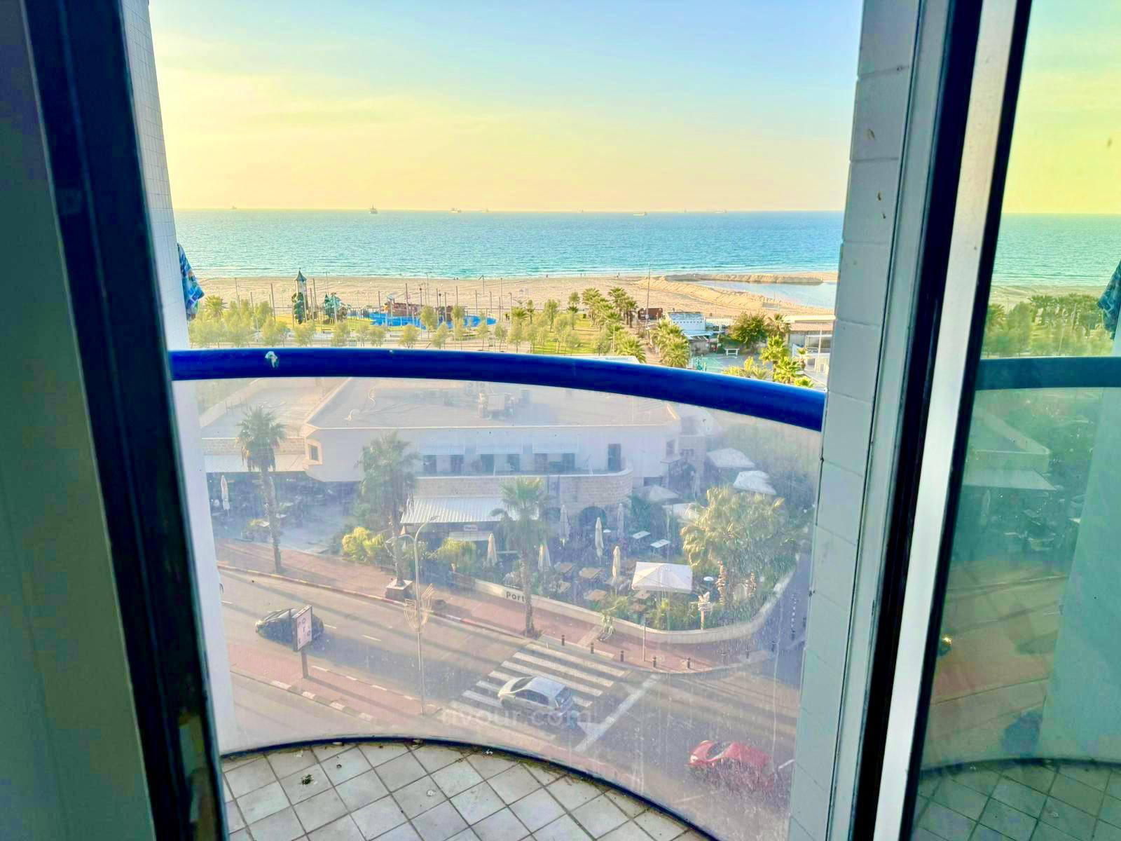 Seaside business stop in Ashdod - Bord de mer, Ashdod, Ashdod - Condo ...