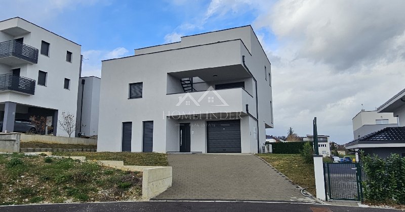 13 Pisos de bajo costo en venta en Grad Samobor | Properstar ES
