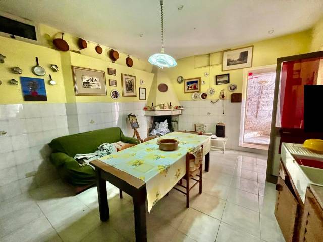 Via Tre Fontane, 03037 Pontecorvo - Commercial building for sale ...