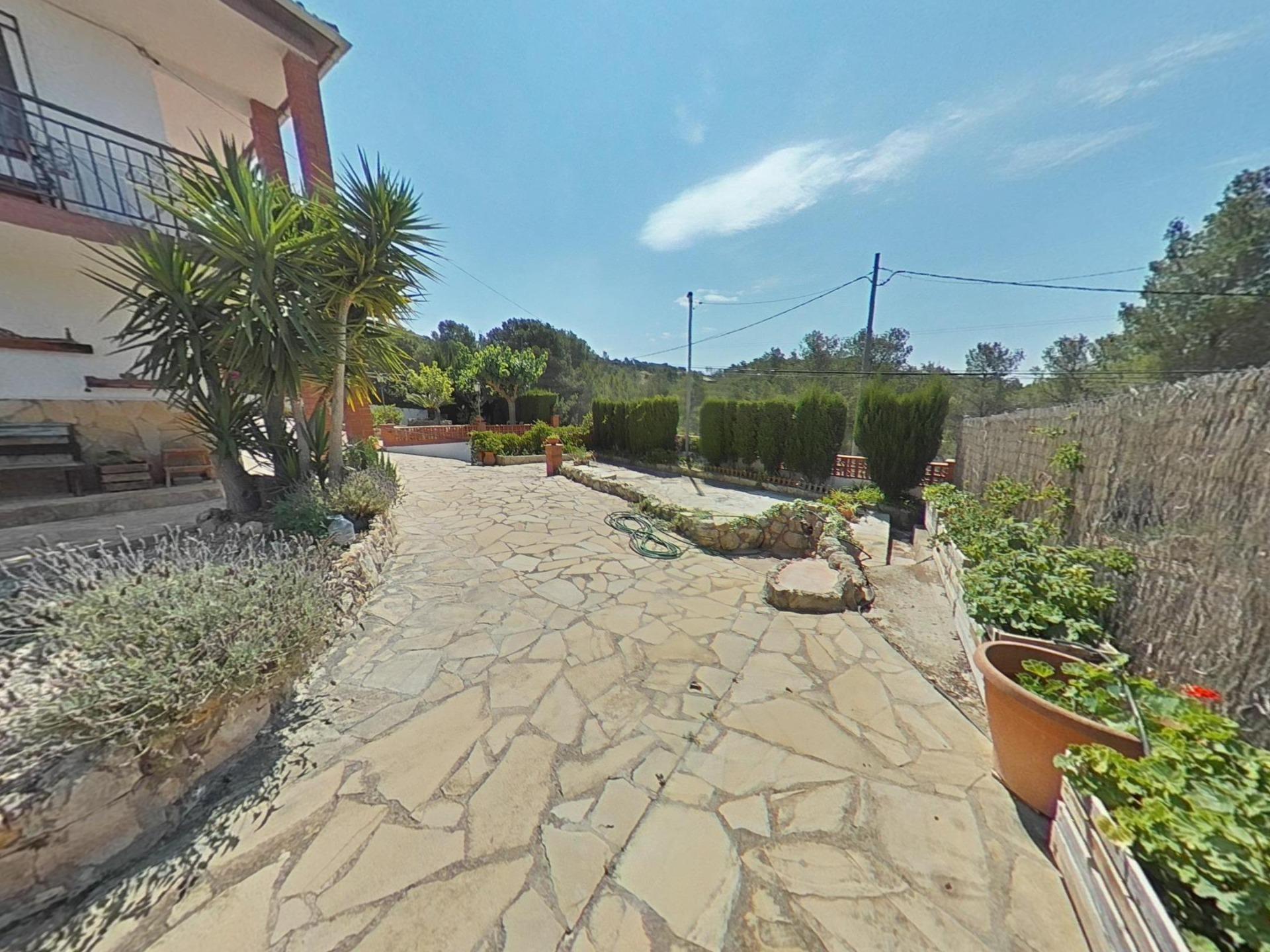 IMPRESSIVE VILLA IN FONT DEL TALLO - 3 beds property for sale - Properstar