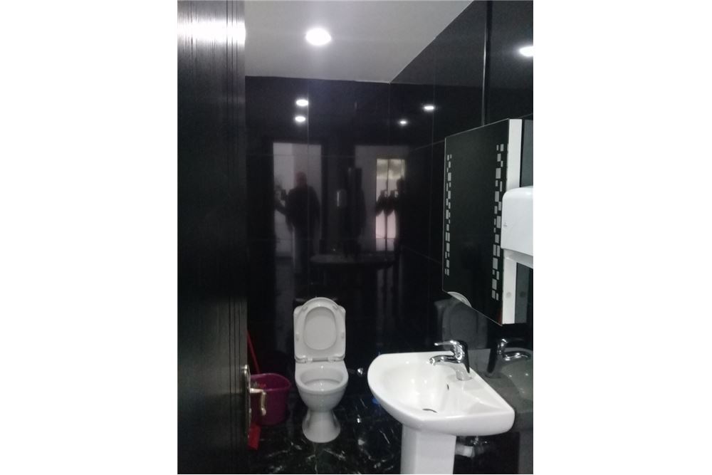 Commercial building for rent - Properstar