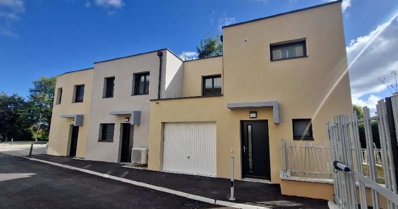 2 Dom szeregowy na sprzedaż w Rodan | Properstar