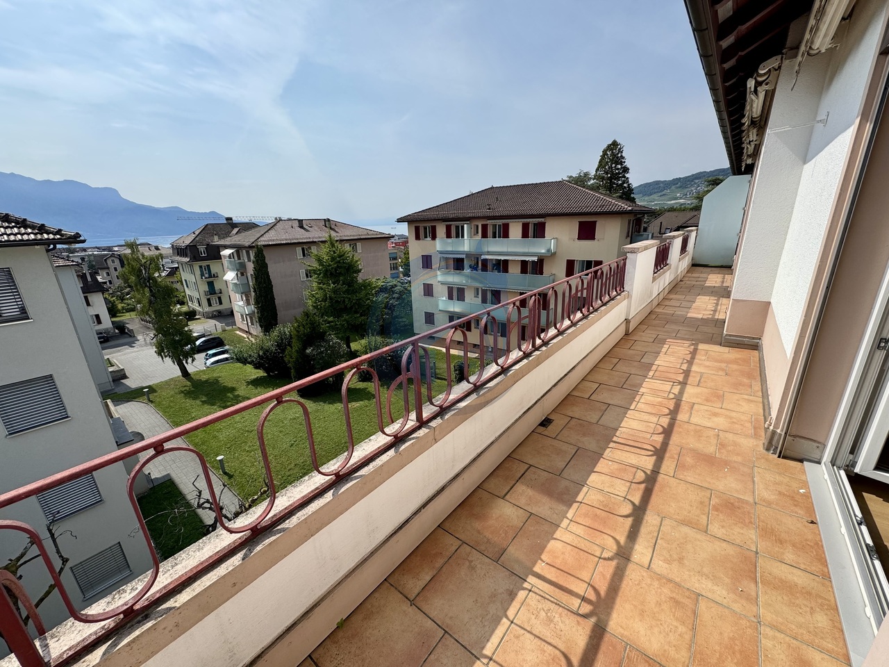 3.5-ROOM APARTMENT WITH BALCONY AND LAKE VIEW - Avenue des Baumes 21 ...