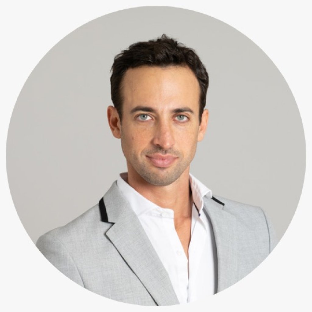 Semi-floor balcony own terrace, fixed garage, storage room and swimming ...