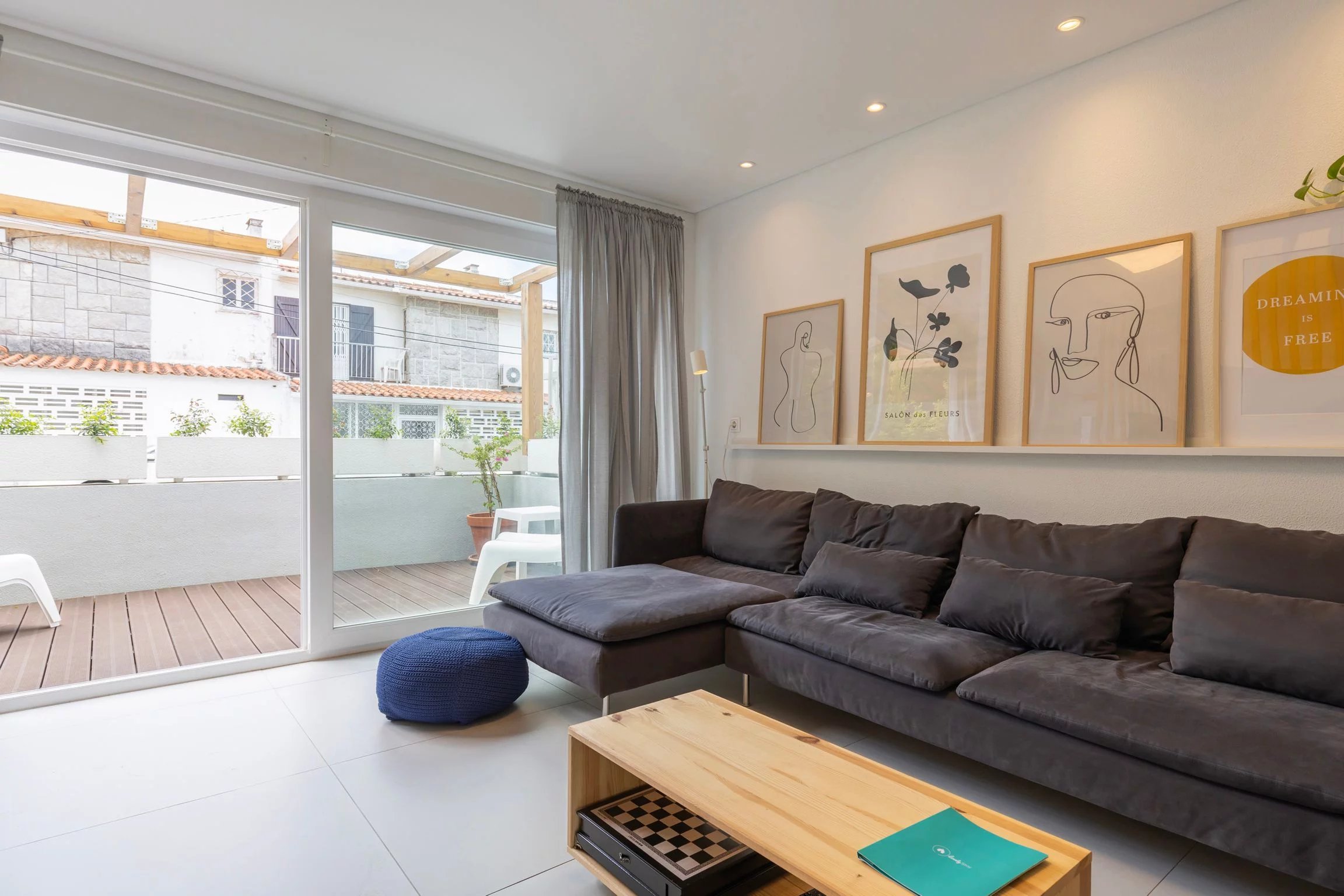House 3 Bedrooms + 1 Bedroom in Carcavelos - 2775-649 Carcavelos e ...