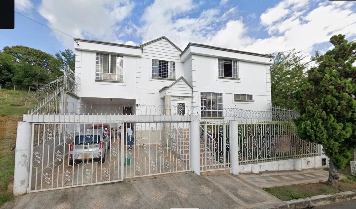 Votre maison avec piscine privée, ascenseur et tout ce dont vous rêvez ...