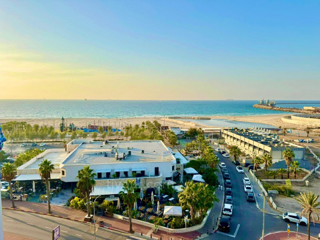 Seaside business stop in Ashdod - Bord de mer, Ashdod, Ashdod - Condo ...