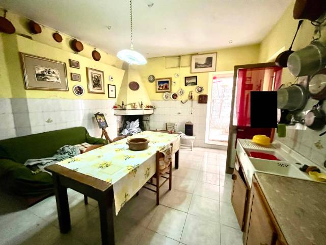 Via Tre Fontane, 03037 Pontecorvo - Commercial building for sale ...