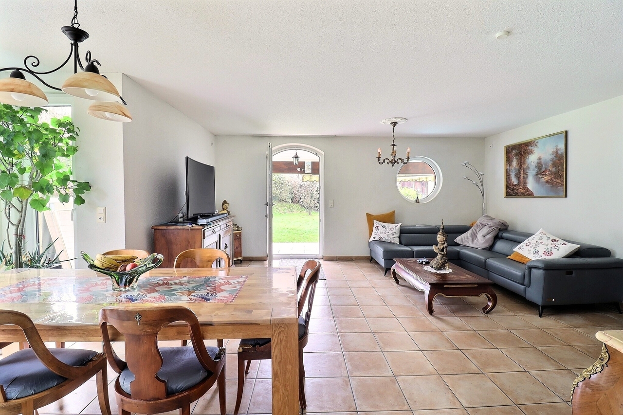 Splendid villa of 5.5 ft. + 2.5 p. independent on one level - Rue ...