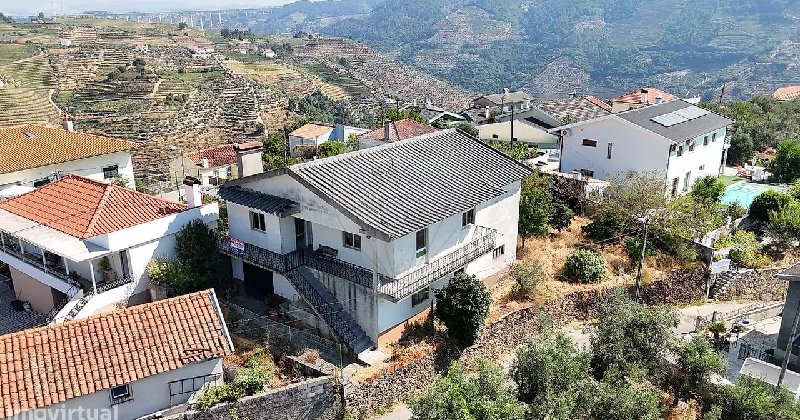 52 Houses for Sale in Cumieira | Properstar