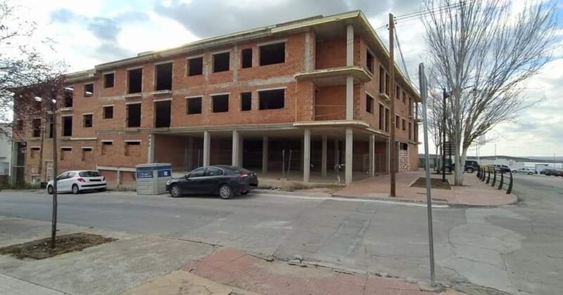 1 Huis met appartementen te koop in Peal de Becerro | Properstar