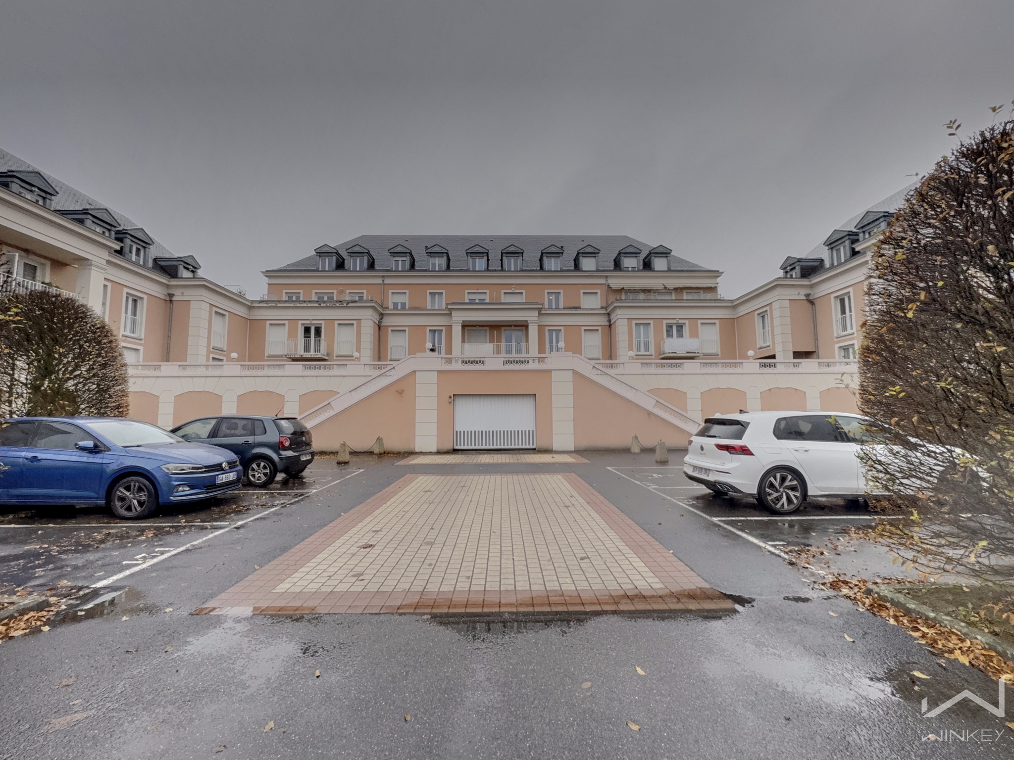 Very nice T3 of 63 m2 with box and parking space in a luxury residence ...