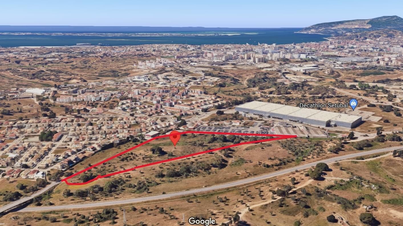 1 Land Plot with Lift for Sale in Setúbal | Properstar