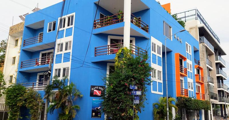 Building, steps from 5nt Av., with 7 apartments and 5 stores, high ...