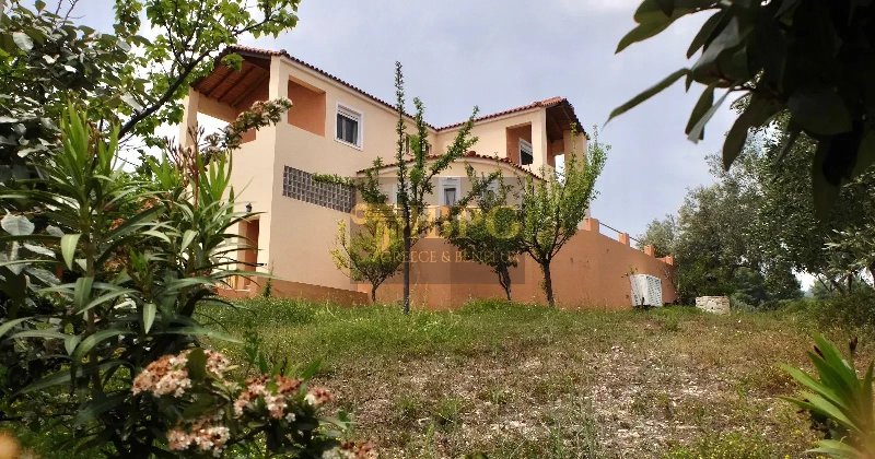 3 Appartementen en huizen met Zee uitzicht te koop in Agia Anna, Euboea ...