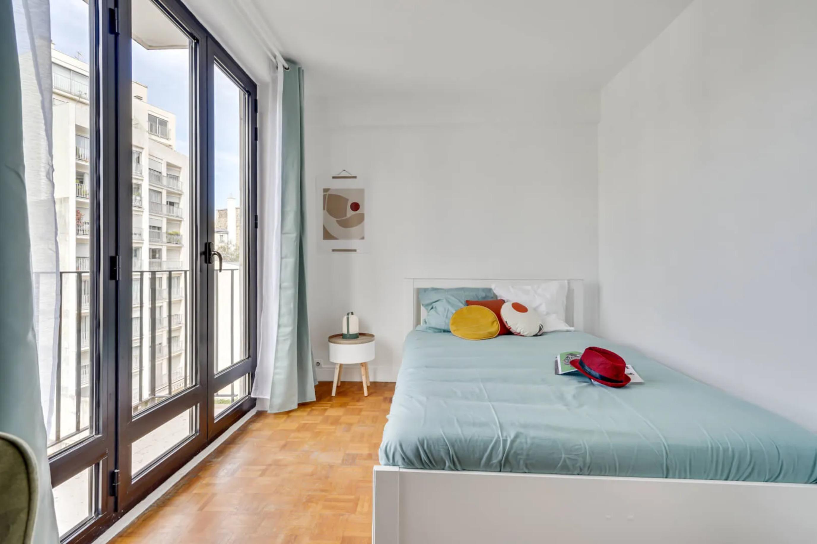 Rue des Frères Morane, 75001 Paris - 3 beds roommate for rent - Properstar